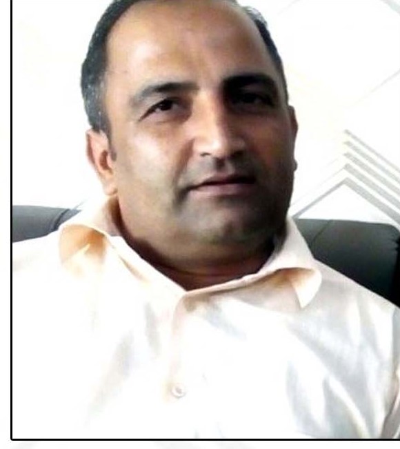 महिलाहरुले स्टेजमै एमाले नेतालाई निर्घात कुटे, कुर्सी र जुत्ता प्रहार ...